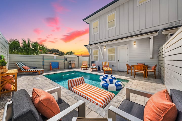 Sleeps 12 • Private Heated Pool • Steps To Beach - Panama City Beach, FL