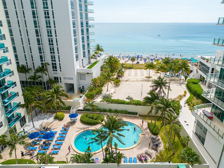 Elegant Beachside Resort-style Condo In Hollywood - Hollywood, FL