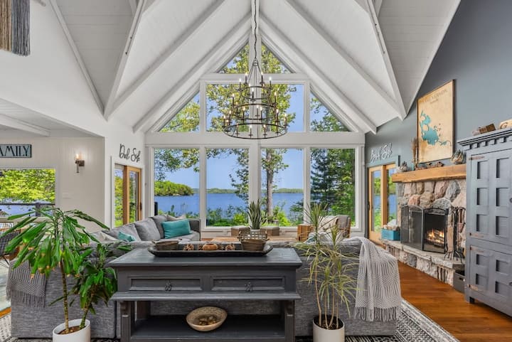Muskoka Luxury: Beach + Dock + Firepit (Sleeps 10) - Huntsville