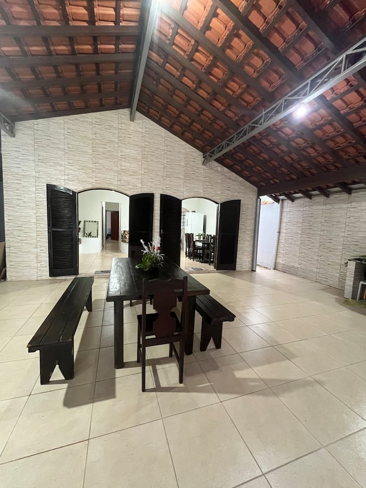 Casarão Da Galera: 20 Pessoas, 4 Vagas E Churrasco - Ubatuba