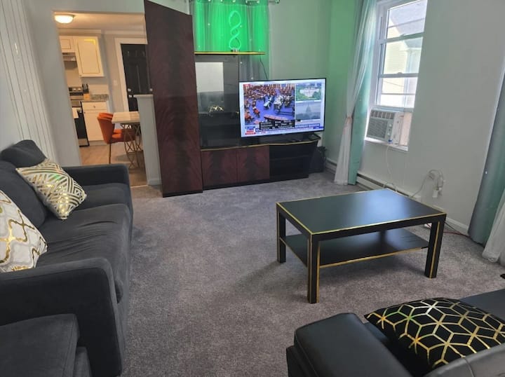 Charming Brand New, Fully Furnished 2-bedroom Unit - SNHU, Manchester