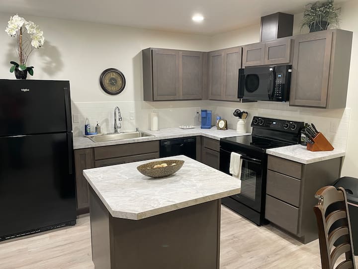 Kennewick Townhome King Suite Long Term - Kennewick, WA