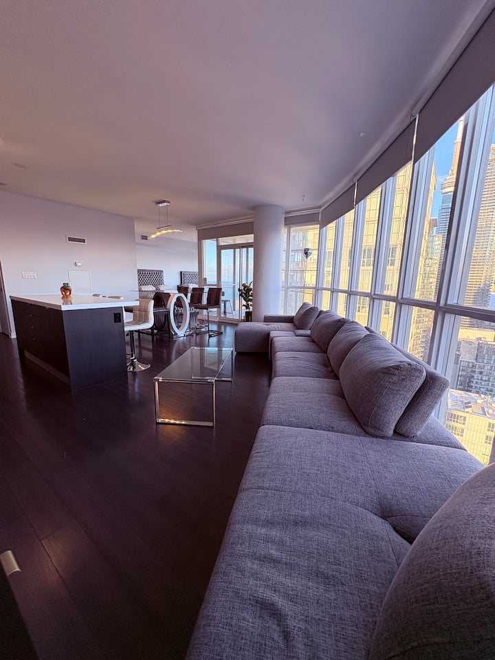 Downtown 3br Condo | Skyline Views | Free Parking - Mississauga