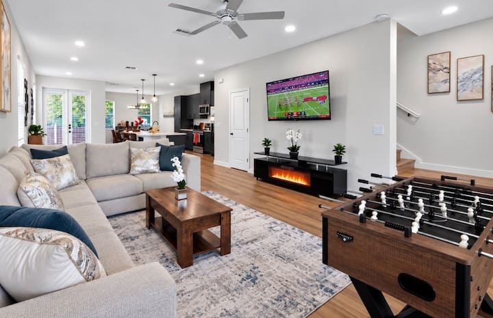 Tampa Stylish Retreat | Bush Gardens, Games & More - Tampa, FL
