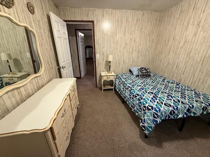 Bedroom In Farmhouse - Ocala, FL