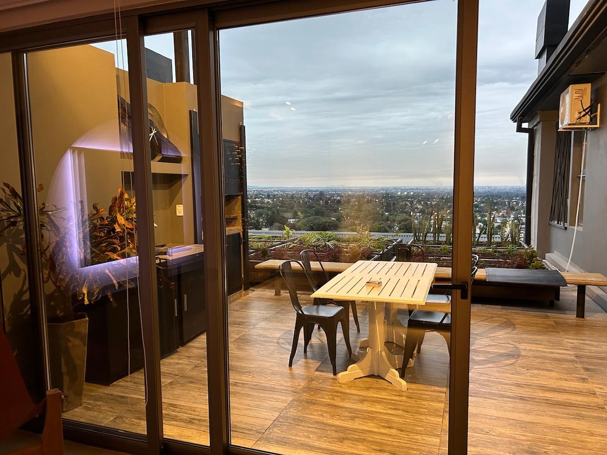 Premium apartment at the foot of the hill, spectacular view ...