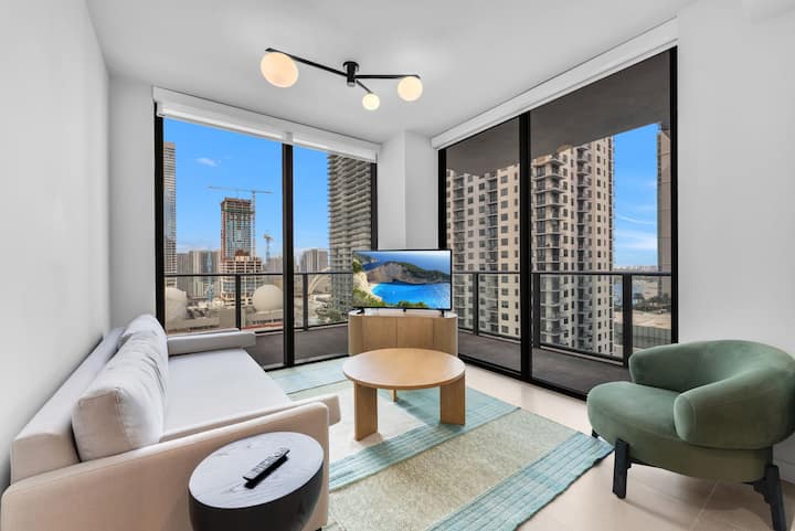 Chic Downtown Miami 2br City Views Rooftop Pool - Miami, FL