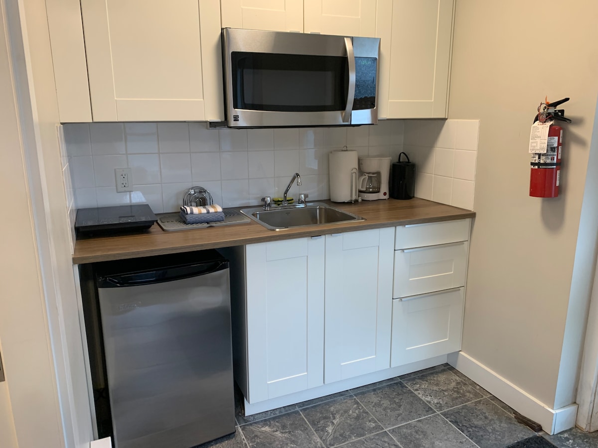 Douglas Suite on Kawkawa Lake - Flats for Rent in Hope, British ...