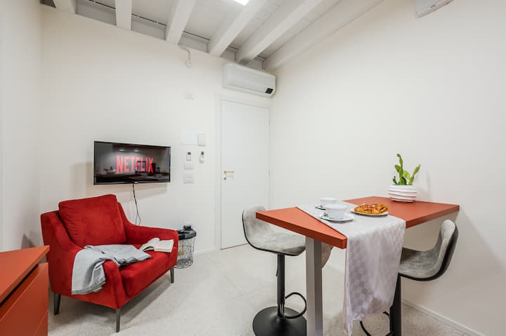 Loft Elegante Red: Centro, Casalgrande, Maranello - Sassuolo