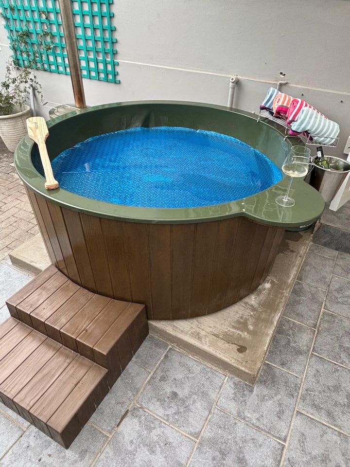 Indoor / Outdoor Gem In George - George