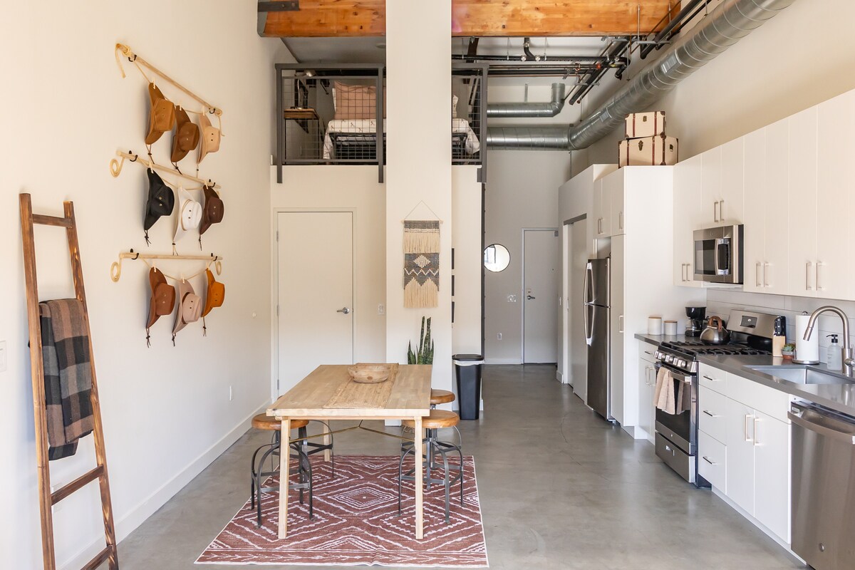 Loft occidental + balcon avec vue à 7 miles de Disney - Appartements à ...