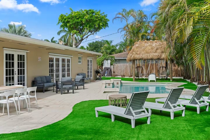 Tropical Hideaway | Private Pool | Tiki | Beach - Hallandale Beach, FL