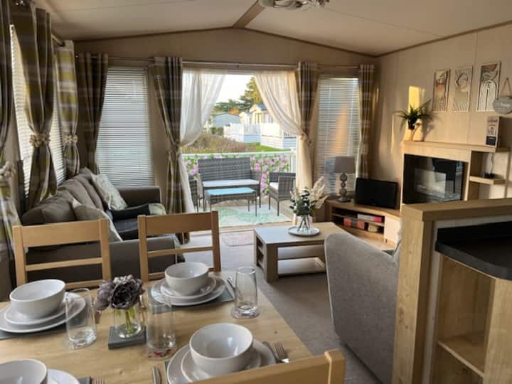 Coastal Static Home Stays - Hoburne Holiday Park - Christchurch, UK