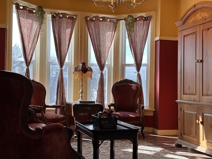 Beautiful Victorian Apartment On Broadway - Schenectady, NY