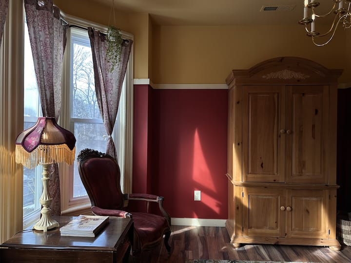 Beautiful Victorian Apartment On Broadway - Schenectady, NY