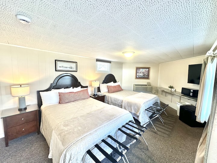 Gallagher's Travels Room 9 (Two Queen Beds) - Bar Harbor, ME