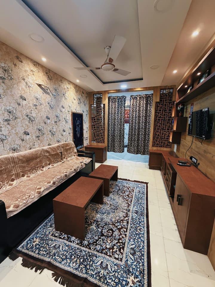 2 Km From Kashi Vishwanath | 3bhk Geeta's Luxuria - Varanasi