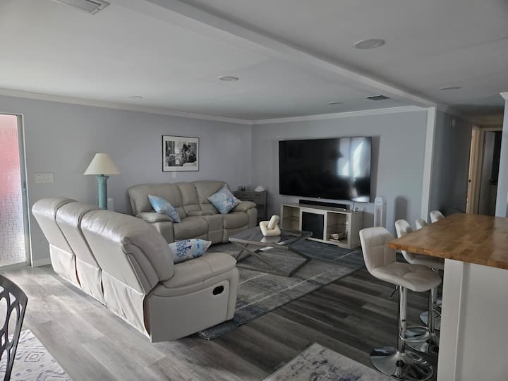 Ready To Stay In Paradise? Beach Pools And More - Venice, FL