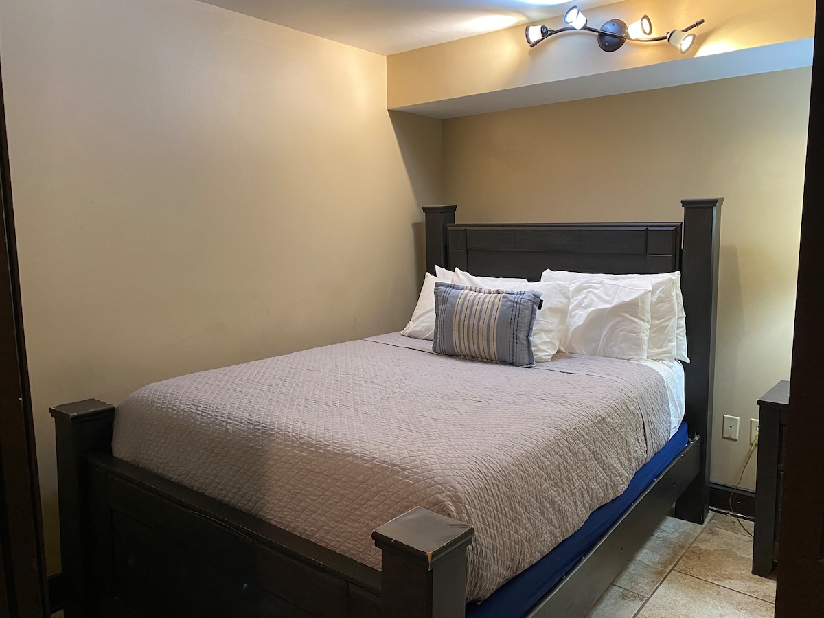 3 Bedroom Suite with Waterpark Access/sleep 7 - Hotels for Rent in ...