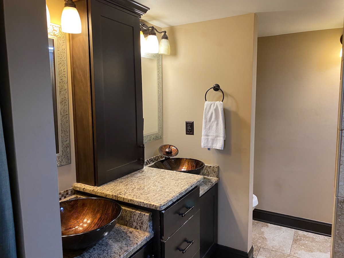 3 Bedroom Suite with Waterpark Access/sleep 7 - Hotels for Rent in ...