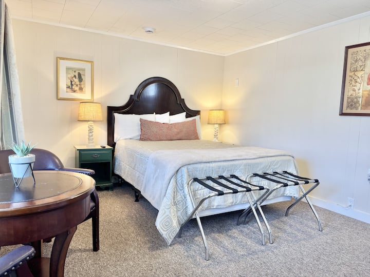 Gallagher's Travels Room 10 (Queen Bed) - Bar Harbor, ME