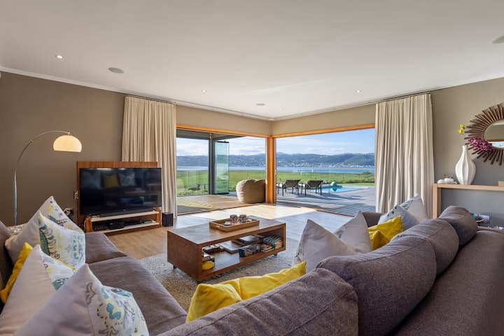 Weavers Rest | Garden Route Lakefront Near Knysna - Western Cape