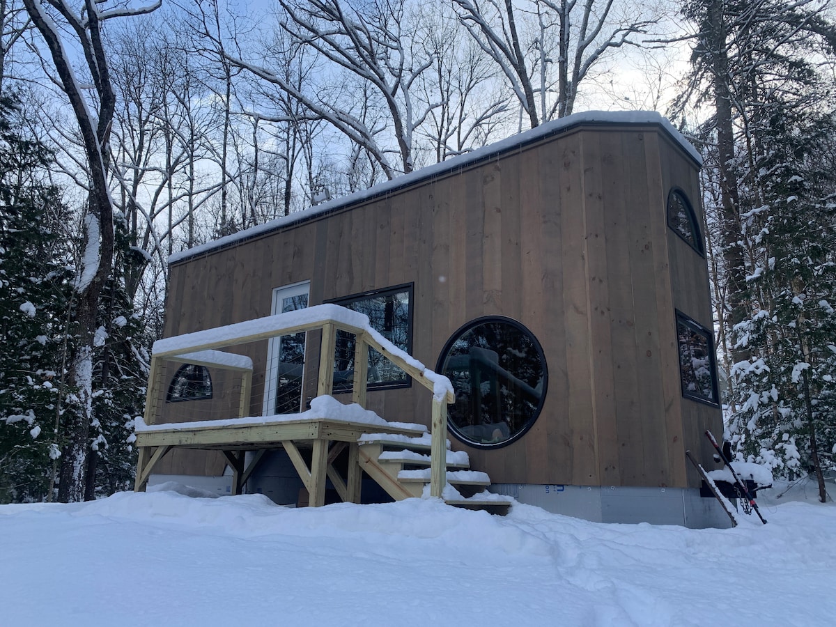 Le nid du corbeau : une retraite magique dans la forêt - Micro-maisons ...
