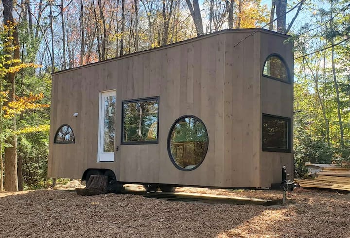 The Crow’s Nest: A Magical Forest Retreat - New Hampshire (State)