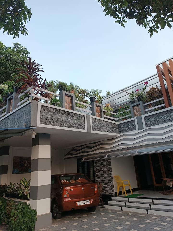 Paddy Surf Sree Nilayam Manthara Beach - Varkala