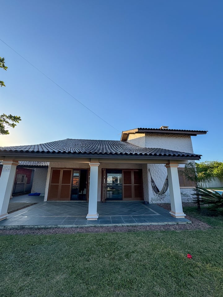 Casa Ampla Com Piscina Para Alugar Em Atlântida - Capão da Canoa