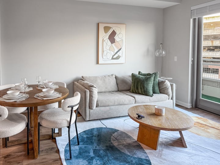 Natural Oak 1br | Terrace | Ballston Metro & Mall - Arlington, VA