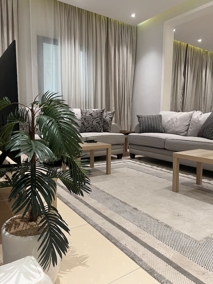 شقة بالنرجس واسعة بدخول ذاتي - Riyadh