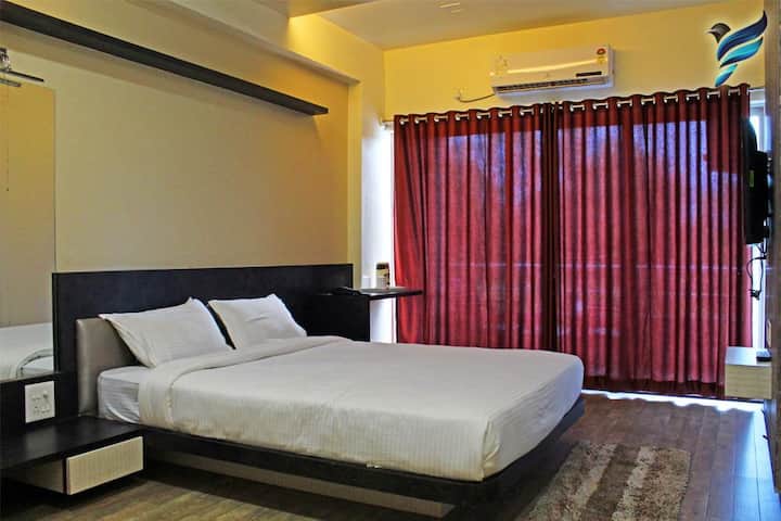 Executiveroomnonacwithbalconyhotel Srushti Regency - Wai