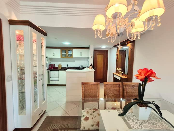 Apto No Centro Com Sacada, Lareira E Churrasqueira - Gramado