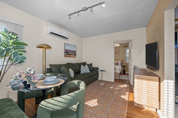 Private Chic 1br Near Downtown, Balboa Park & Zoo! - National City, CA