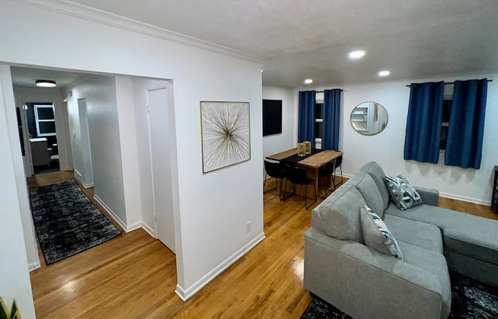 Cozy & Quiet 3 Bedroom Home - West Des Moines, IA