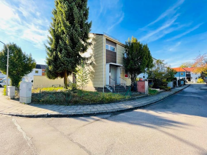 Haus In S-bahnnähe Mit 3 Schlafzimmern Und Küche - Karlsfeld