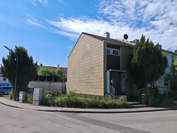 Haus In S-bahnnähe, 3 Schlafzimmern, Küche Und Bad - Puchheim