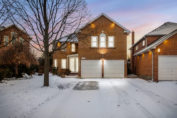 Family Friendly Home Near Downtown - Brampton