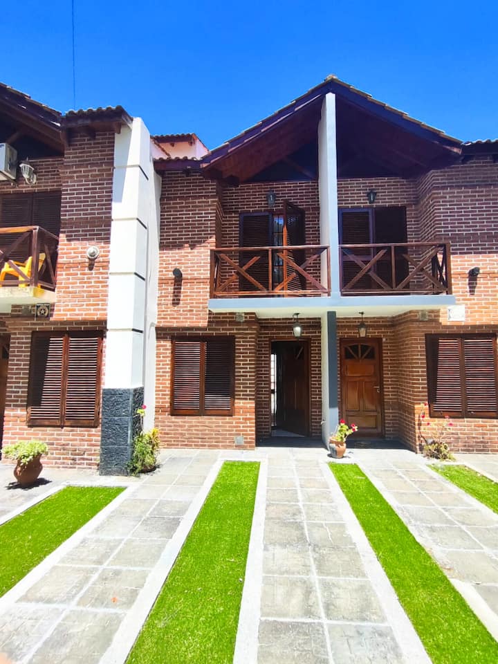 Tríplex C/ Patio Enorme Y Parrilla A 450m Del Mar - Mar de Ajó