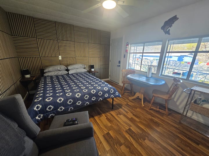 Fisherman's Crash Pad* Docks*large Bathtub*kayaks - Russian River, CA