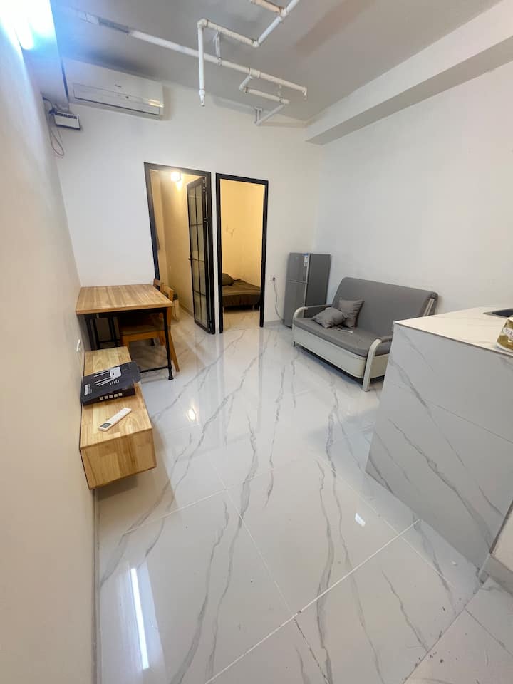 灣仔地鐵口全新裝修 2個房一廳440呎 大房大廳乾淨整潔 - Wan Chai