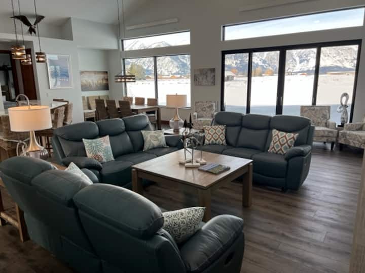 Beautiful Home Overlooking The Grand Tetons - Jackson, WY