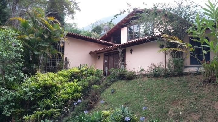 Casa Cond . 3q 3 Salas Lar 3 Banh Pisc
Silen,jard - Petrópolis