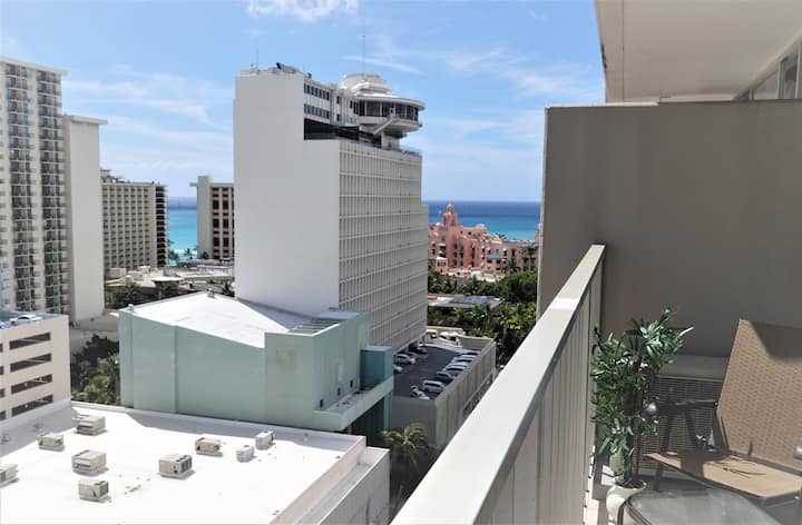 Bright Island-view Retreat 8 Guests | Combo 15th - Honolulu, HI