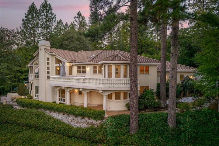 Grand Home For Family Reunion, Great For Ski - Grass Valley, CA