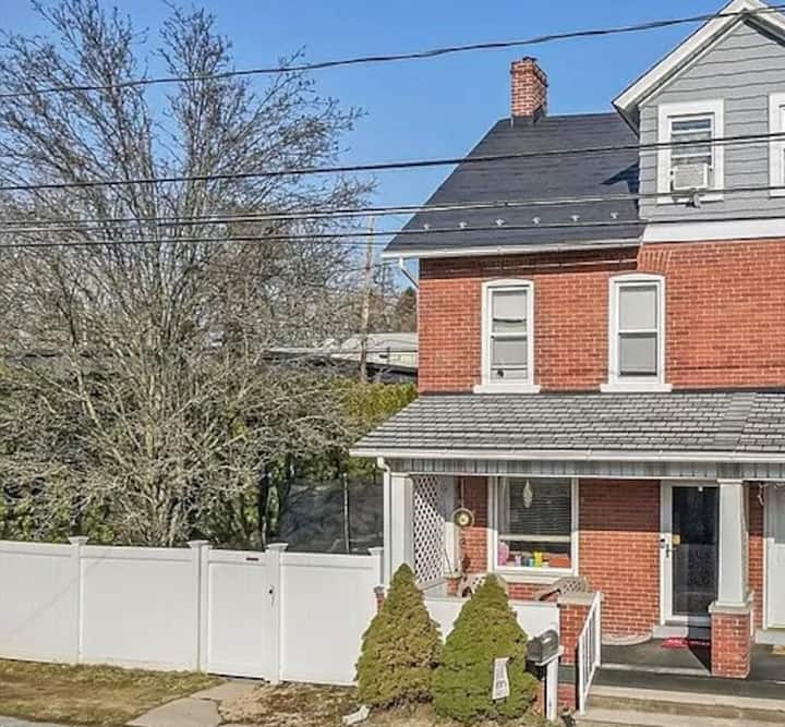 2 Br Whole-house Rental Explore Historic Bethlehem - Bethlehem, PA