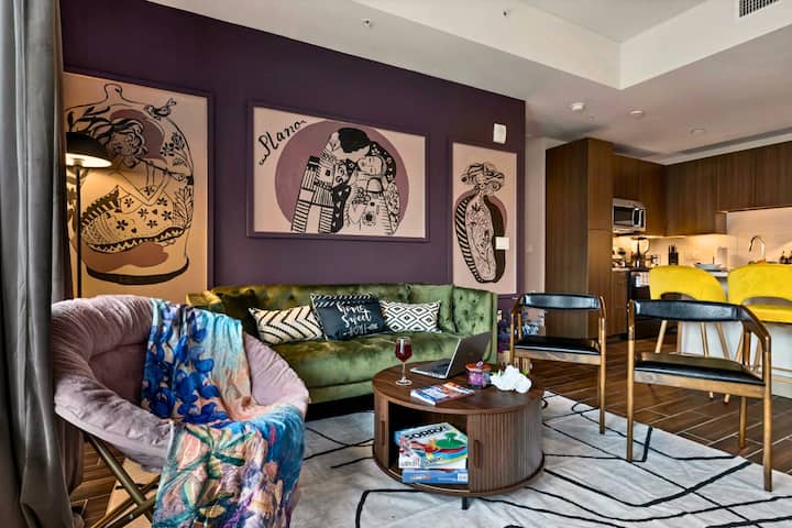 Velvet Lounge King Suite Near Legacy West Pool - Plano, TX