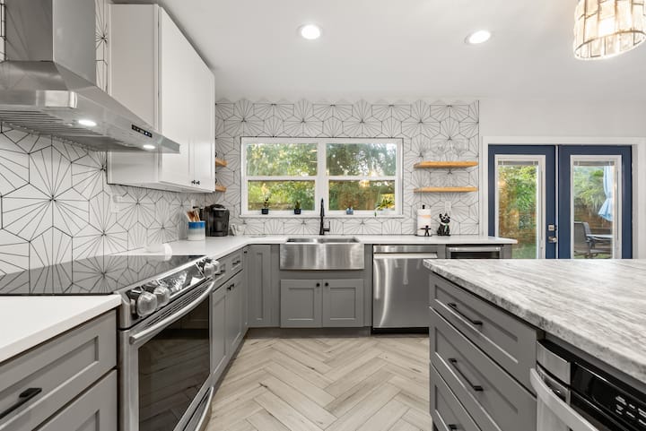Stylish Orlando Stay | Walk To Nightlife & Hot Tub - Winter Park, FL