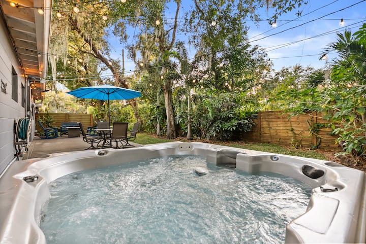 Modern 3br Oasis | Hot Tub & Ev Charger • Near Dt - Orlando, FL
